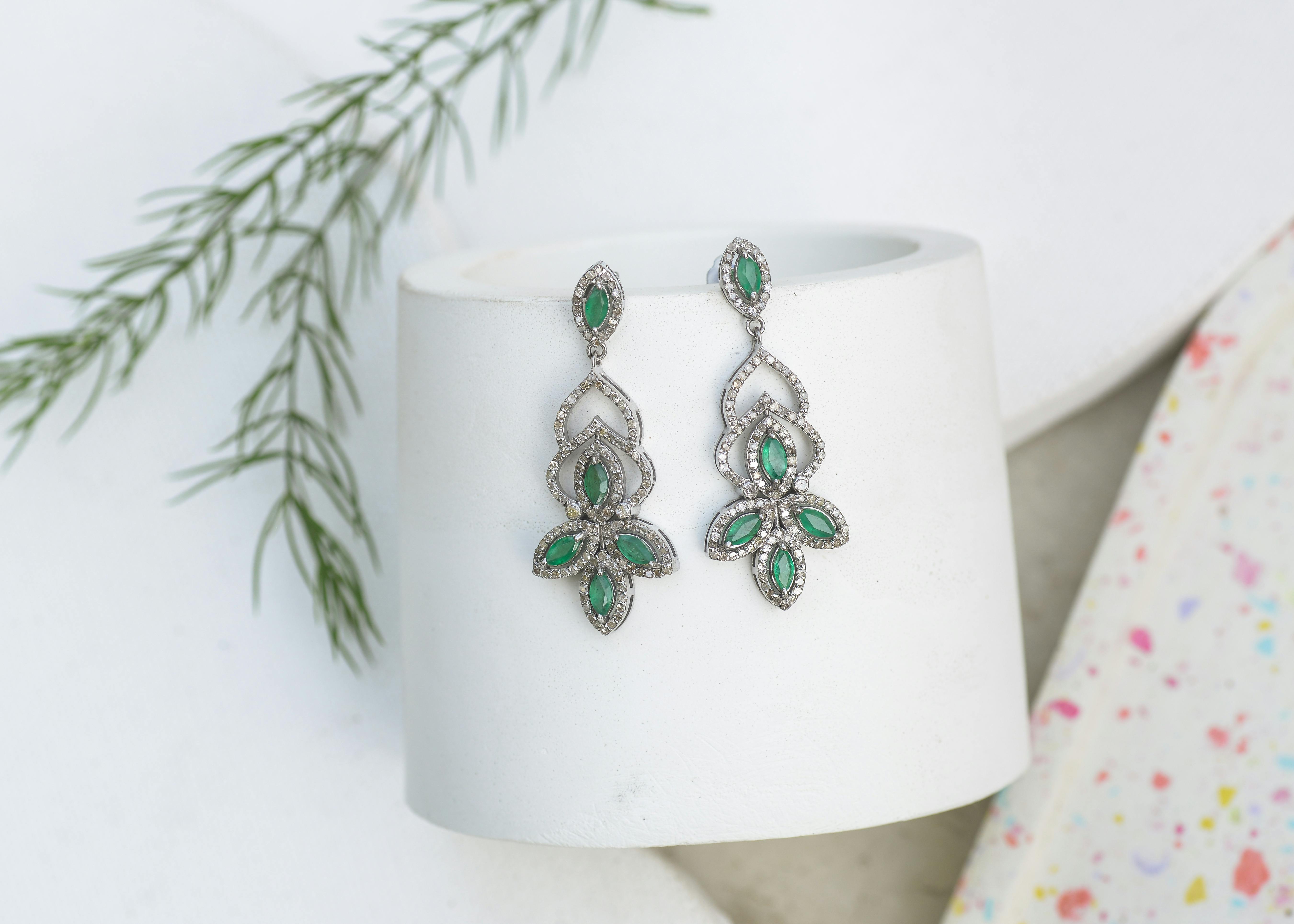 Emeralds vs Rubies: Key Differences, Value & How to Choose