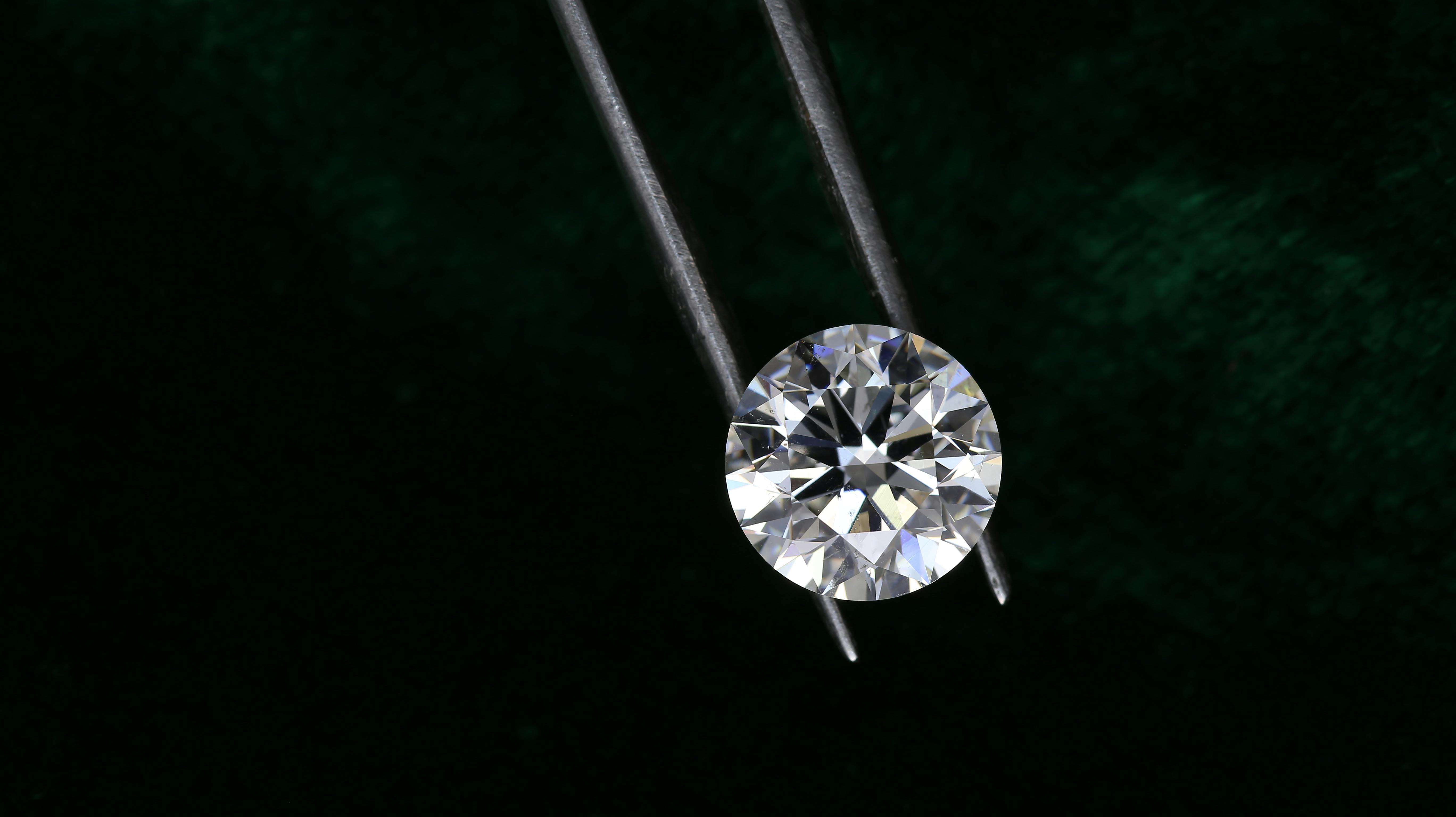 Understanding the Difference Between Natural and Synthetic Diamonds