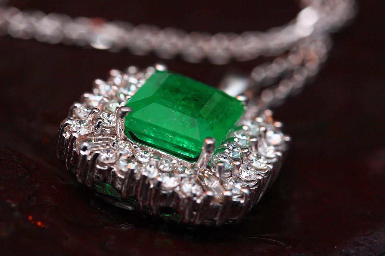 Are Emeralds Expensive? A Buyer’s Guide to Prices, Quality & Value